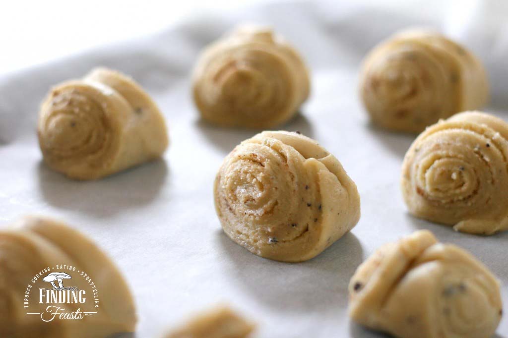 Korvapuusti - Pulla aka Finnish Cardamom Scrolls | Sweet Finnish Buns
